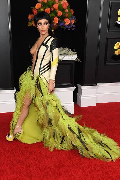 Grammy Awards 2021 Singer Doja Cat Flaunts Extreme Cleavage As She Dares To Bare Belly Button