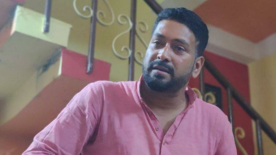 West Bengal Election 2021: Shankar Ghosh plays cricket during election ...