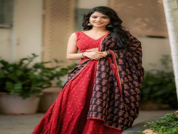 Cook With Comali Fame Actress Pavithra Lakshmi New Photoshoot Album ...