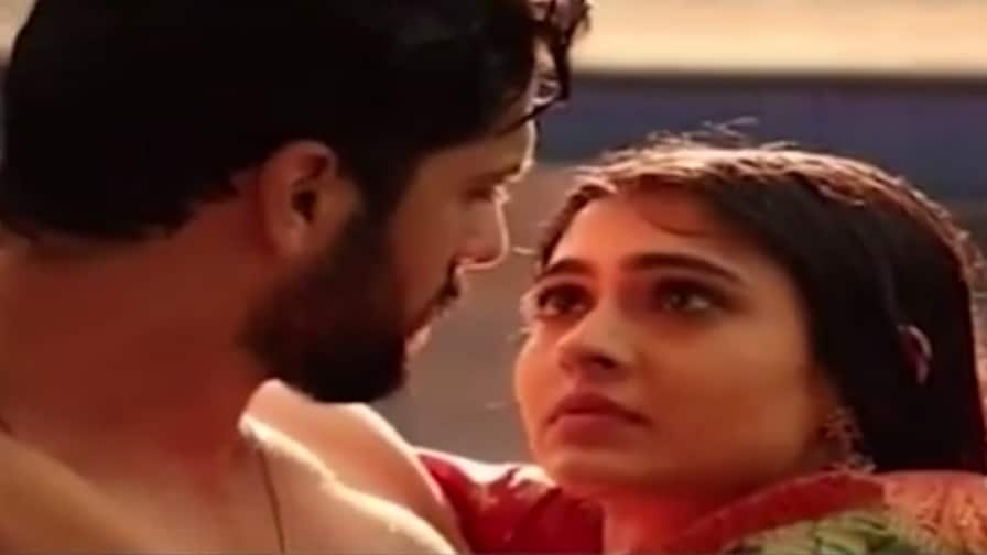 Raghav & Pallavi Share A Romantic Moment