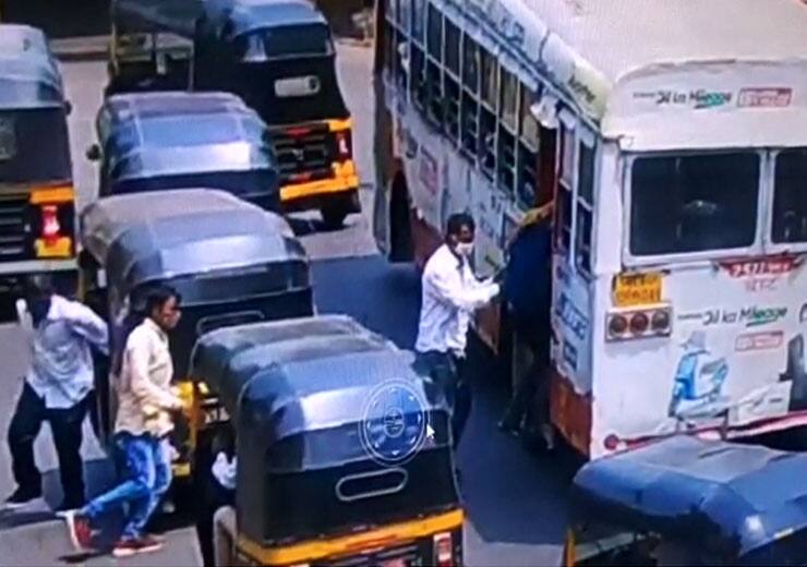 Gang Robbed People By Diverting Attention 5 People Arrested Mumbai