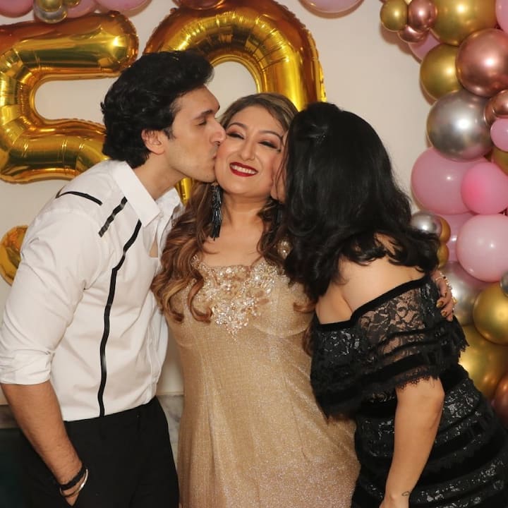 Govinda Wife Sunita Ahuja's 50th Birthday Photos With Kids Tina and ...