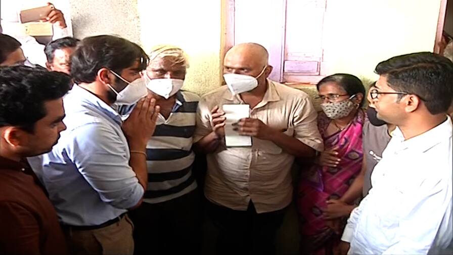 Amit Thackeray Meet Swapnil Lonkar Family | Swapnil Lonkar Suicide ...