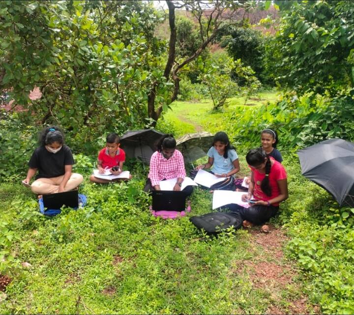 Children from Kondure village in Konkan have difficulty in online study ...
