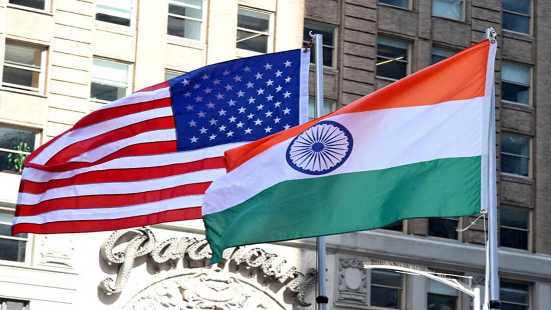 Largest Tiranga hoisted at historical times square | स्वतंत्रता दिवस के ...