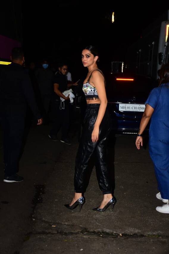 Deepika Padukone Sizzles In Leather Pants, Sets Internet On Fire With ...