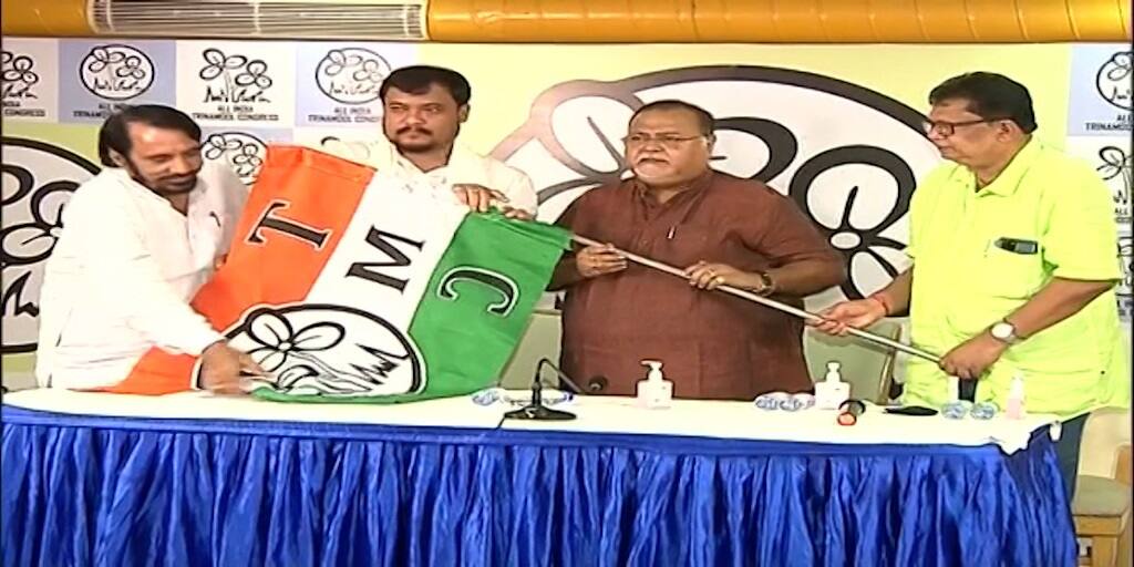 Kaliaganj BJP MLA Soumen Roy joins TMC | Kaliaganj BJP MLA : এবার ...