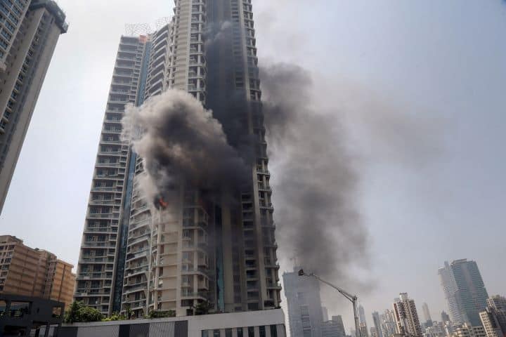 Mumbai Lalbaug fire News Massive fire broke out at Avighna Park ...