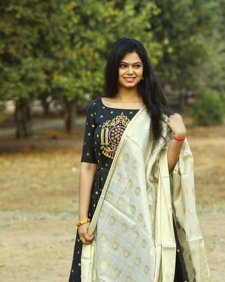 Singer Ramya Behara Photo Gallery | Ramya Behara: పాటలతో ఆకట్టుకునే ...