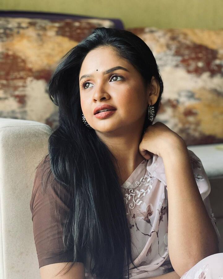 apurva gore shared photo in saree looks like 90's actress | Apurva Gore : 'आई कुठे काय करते' या ...