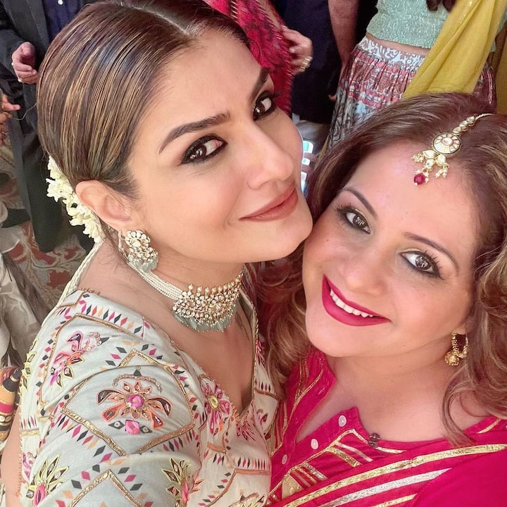 Unseen Pics: Raveena Tandon & Bhagyashree Pose For A Selfie At Anushka ...