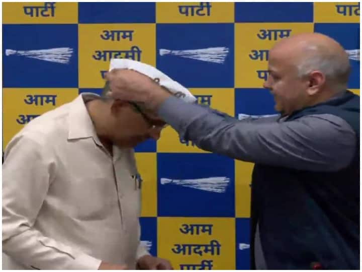 Delhi Congress leader Mukesh Goyal joined the Aam Aadmi Party before ...