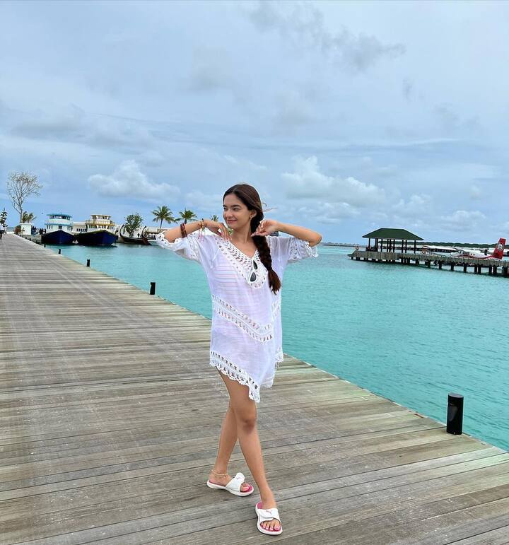 Khatron Ke Khiladi 11 Anushka Sen Stuns In White Swimwear At Maldives