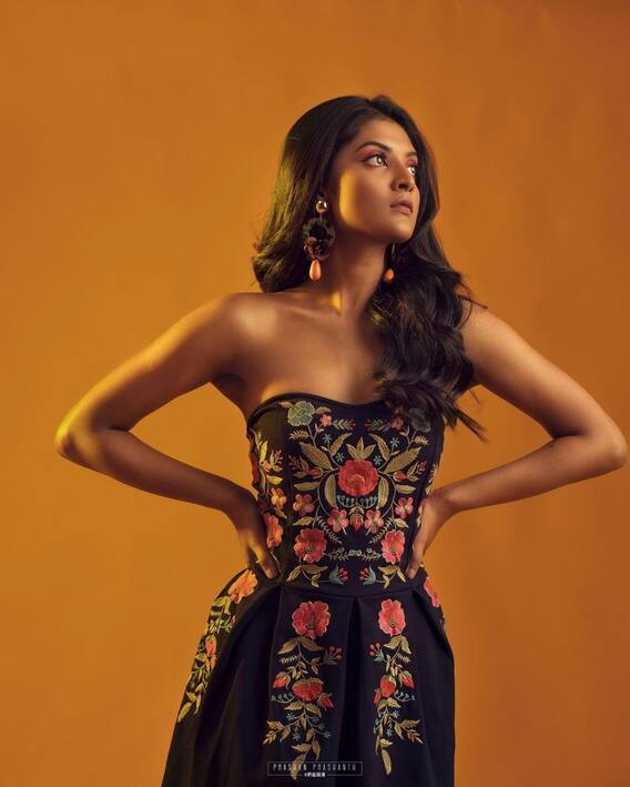 Actress Nivethitha Instagram Photos | Actress Nivethitha Clicks ...