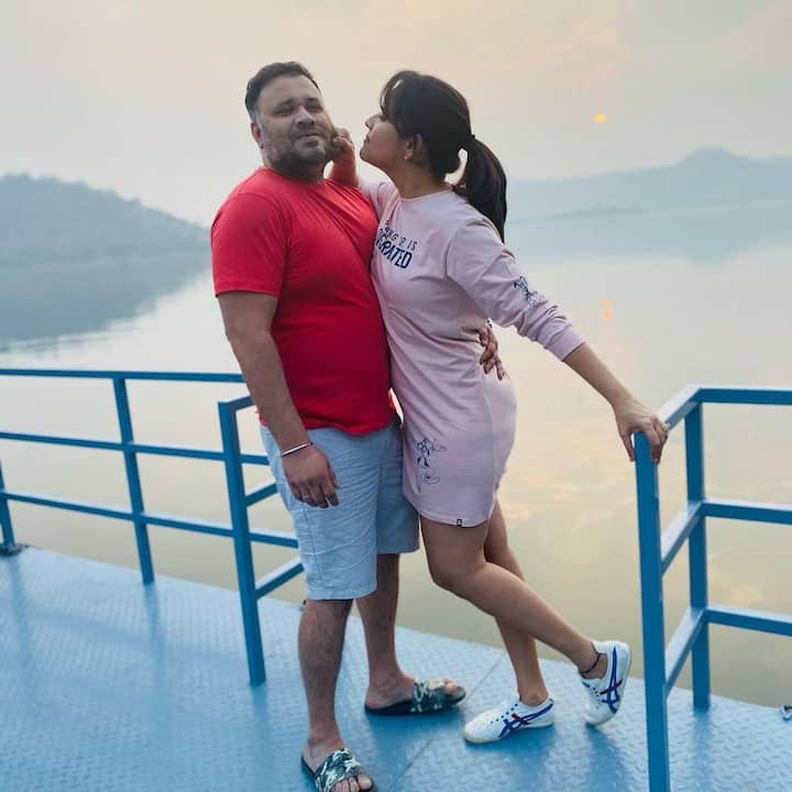 Anasuya Bharadwaj Family Photos with her father & mother as well as ...