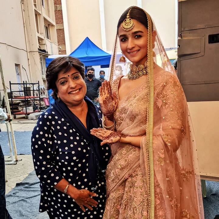 KKatrina Kaif Mehndi Photos: Vicky Kaushal Katrina Kaif With bollywood ...