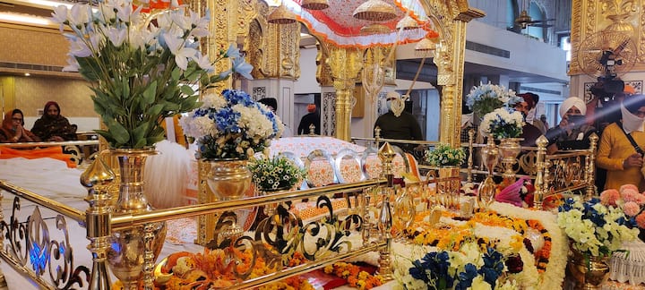 Gurdwara Bangla Sahib Matha Tek Farmers Leaders Thank God After ...