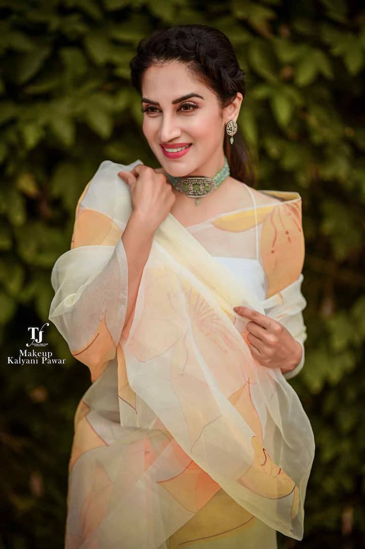 Smita gondkar photos Elegant beauty of marathi actress smita gondkar ...