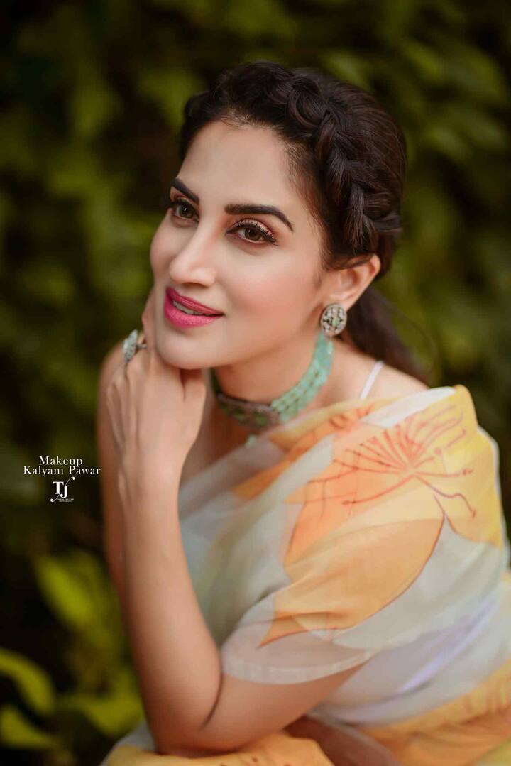 Smita gondkar photos Elegant beauty of marathi actress smita gondkar ...