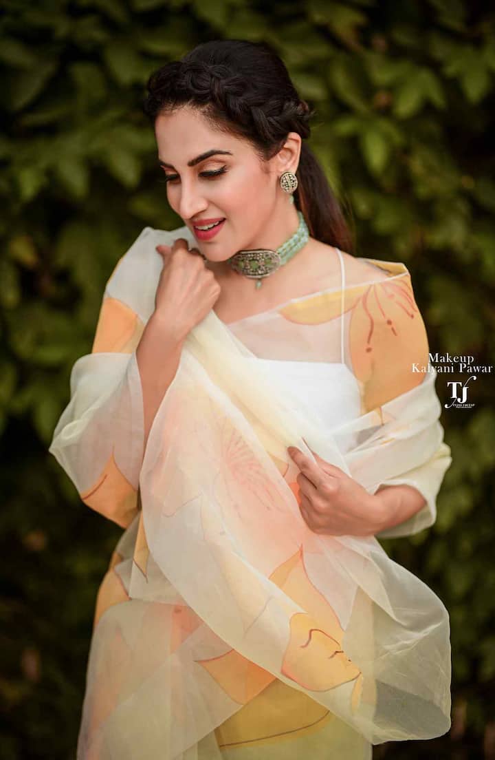 Smita gondkar photos Elegant beauty of marathi actress smita gondkar ...