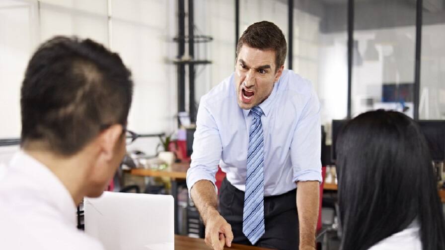 How To Handle A Disagreement With Your Boss, boss gets angry due to the ...