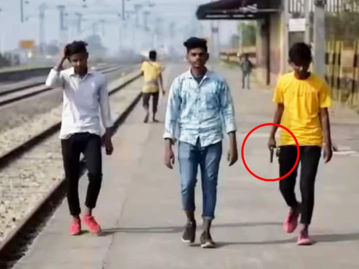 Viral Video: young boys making reels with original Gun Gopalangaj ...