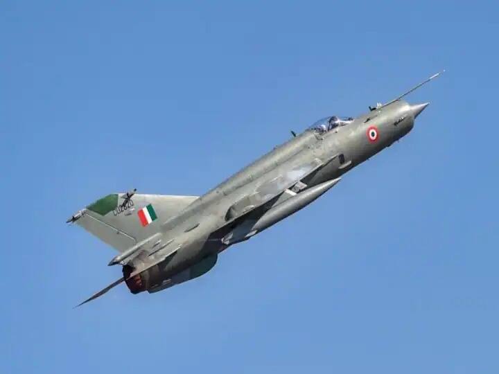 Indian Air Force s MiG 21 Fighter Jet Crashes In Rajasthan Pilot Dies ...