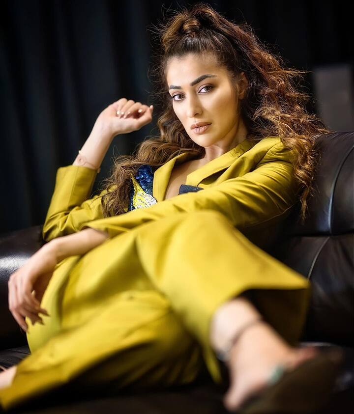 Actress Lakshmi Roy Hot Photos Goes Viral | Raai Laxmi Pics: ఓయ్, రాయ్ ...
