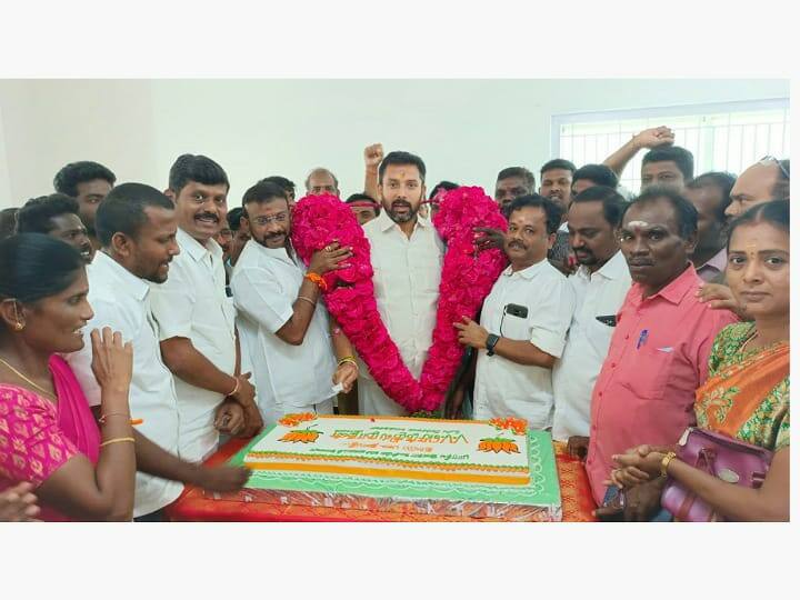 BJP executives celebrate the birthday of Karur district BJP leader VV ...