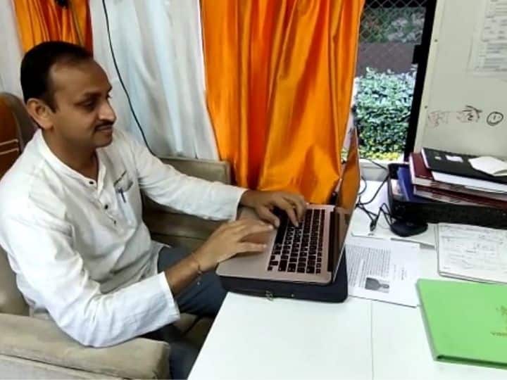 Who is Professor Chetan Singh Solanki who going two lakh km Tour on ...