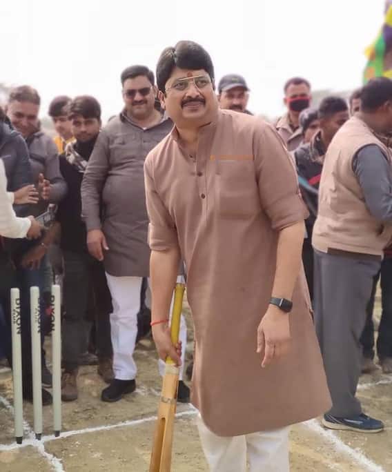 Raghuraj Pratap Singh Alias Raja Bhaiya Also Know The Technique Of ...