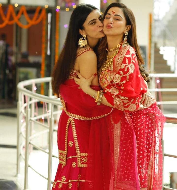Kundali Bhagya Fame Shraddha Arya Little Sister Divya Arya Is As Much ...