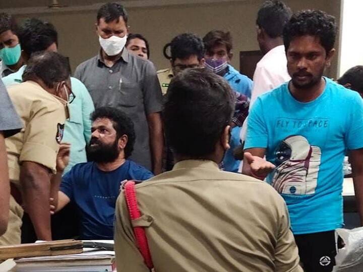 YSRCP MP Nandigam Suresh huddled at Vijayawada Krishnalanka police station In Vijayawada | MP ...
