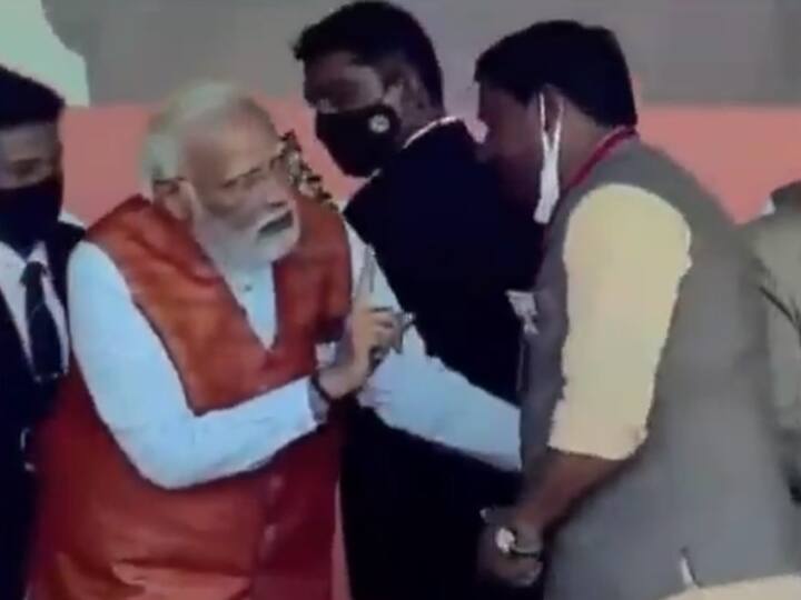 PM Narendra Modi touches feet of a BJP worker in UP Election Rally who ...