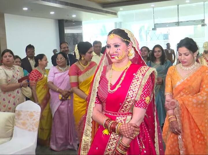Noida Sushil Kumar Modi younger son Akshay and Swati Ghildiyal wedding ...
