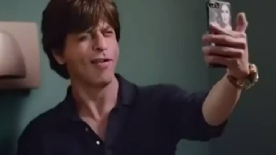 Shah Rukh Khan announces Pathan in 'King Khan' style | Khabar Filmy Hai
