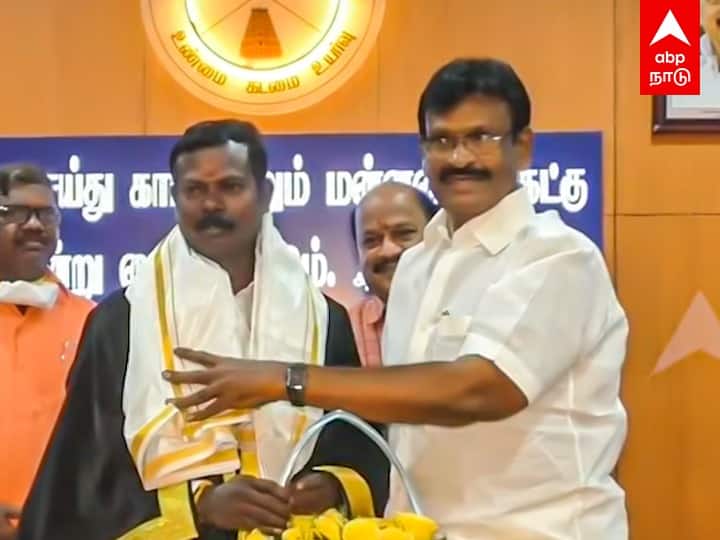 Avadi Mayor Udhayakumar taking oath watch video | Avadi Mayor ...
