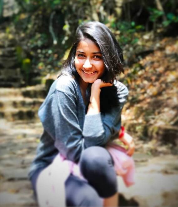 KGF Yash Mother Archana Jois Looks Glamorous In Real Life Photos Viral ...