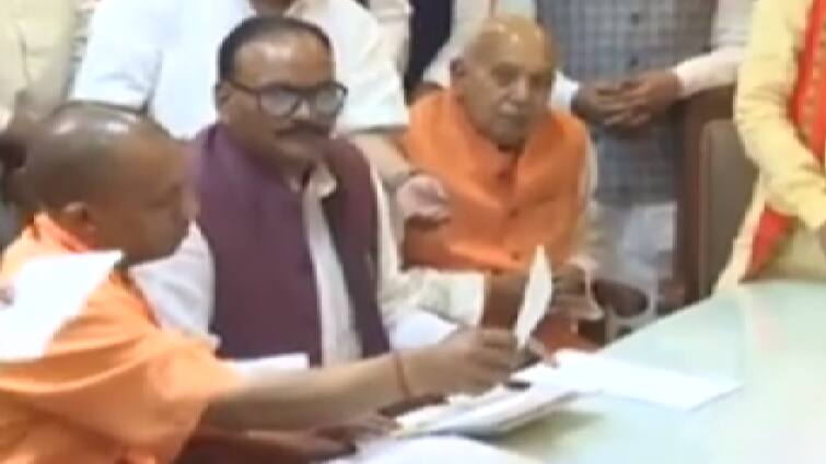 Mukhtar Ansari's Convoy Takes Some Time To Reach MP-MLA Court, Tight ... Mukhtar Ansari's Convoy Takes Some Time To Reach MP-MLA Court, Tight ...