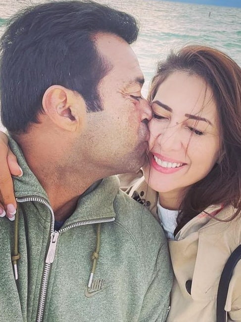 Kim Sharma-Leander Paes Celebrate 1 Year Of Dating With Romantic Pics