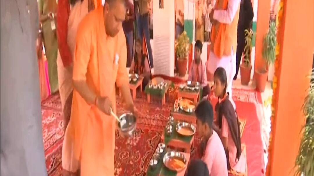 CM Yogi, shravasti, Food, School students, UP Politics | CM Yogi ने ...