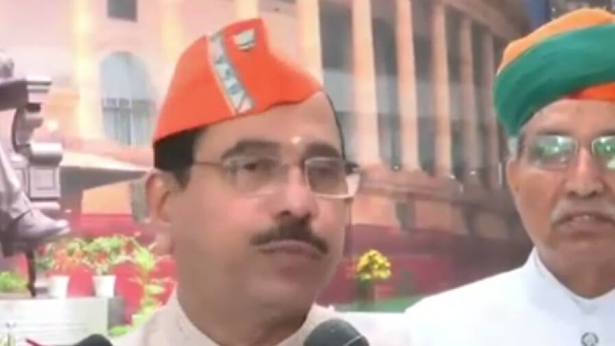 BJP's 42nd Foundation Day: The story of new saffron cap | ABP News