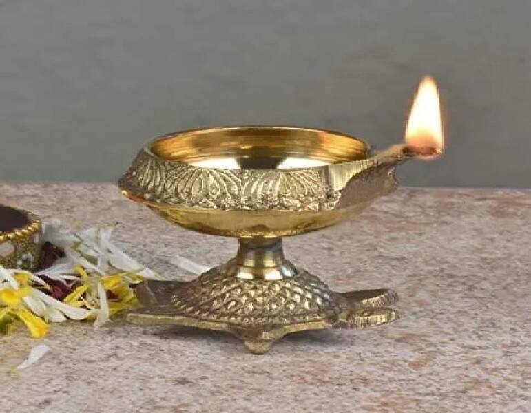 Vastu Tips: Know which deepak offer to pray god or goddess | Religion ...