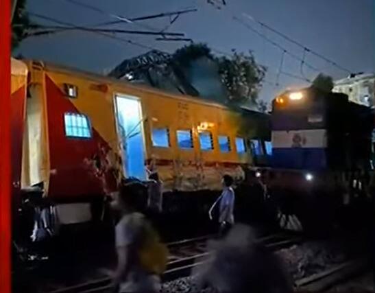 Indian Railway Accident near Matunga station The last three coaches of ...