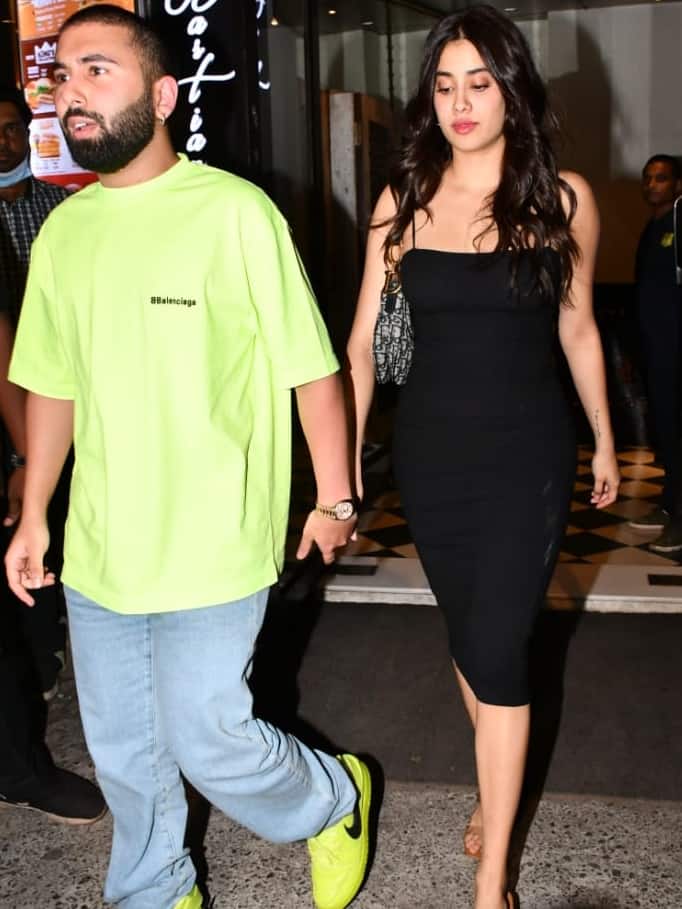 Ahem! Janhvi Kapoor-Orhan Awatramani Walk Hand-In-Hand Post Dinner Date