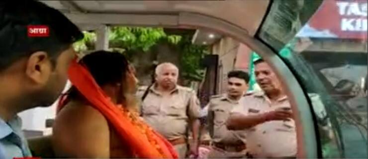 Jagadguru Paramhans Acharya Not Allowed To Enter The Taj Mahal Due To
