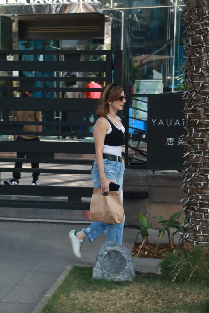 Hrithik Roshan arrived for lunch with both sons Rihan and Ridan, ex ...