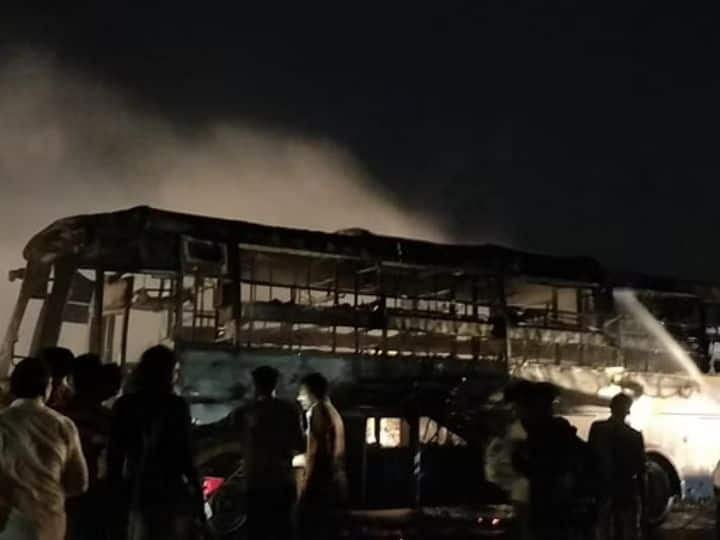 maharashtra marathi news Burning bus at sinner ghat on Nashik Sinnar ...