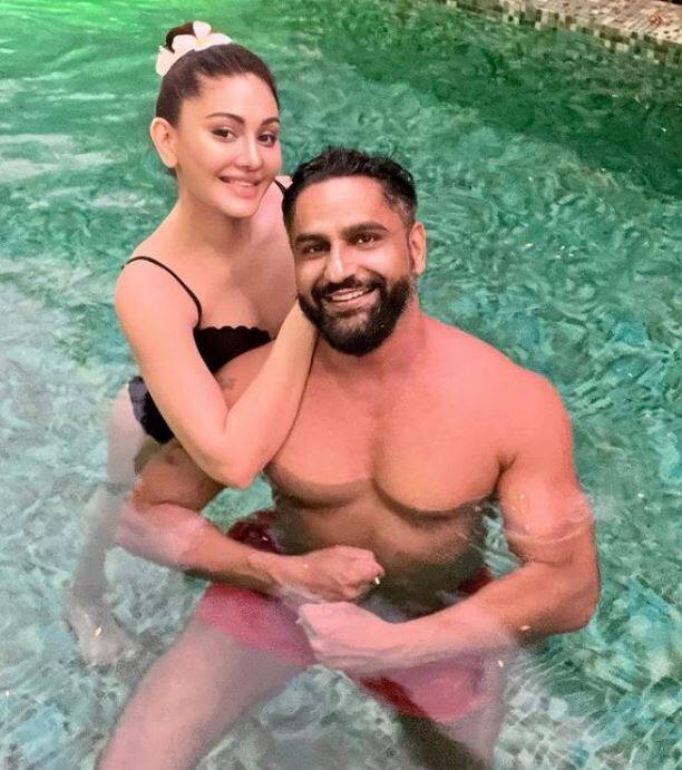 Shefali Jariwala Black Bikini Pics Goes Viral કાંટા લગા ગર્લ શેફાલી