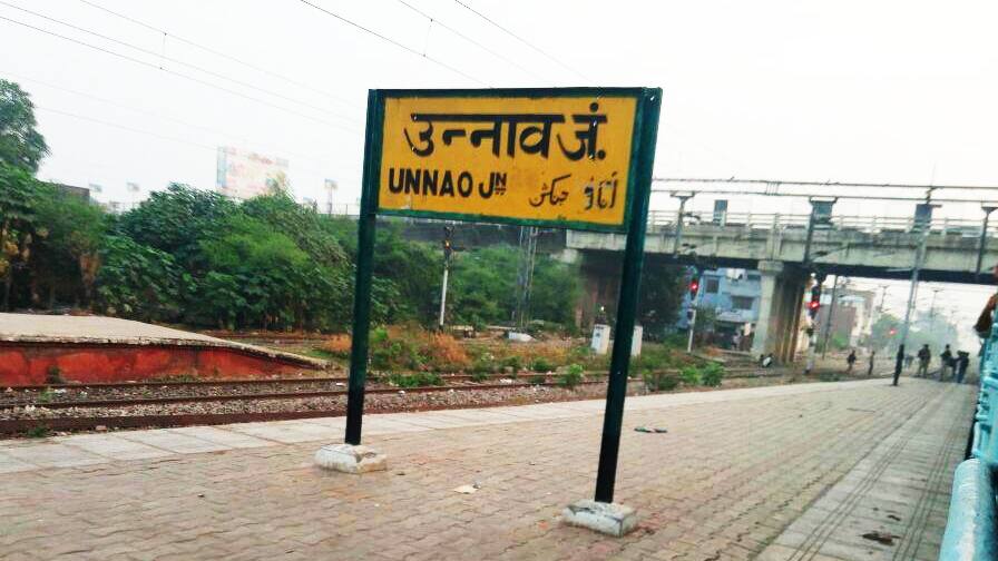 Unnao Police video viral | Unnao News: हवलदार का पैसा लेने का वीडियो ...
